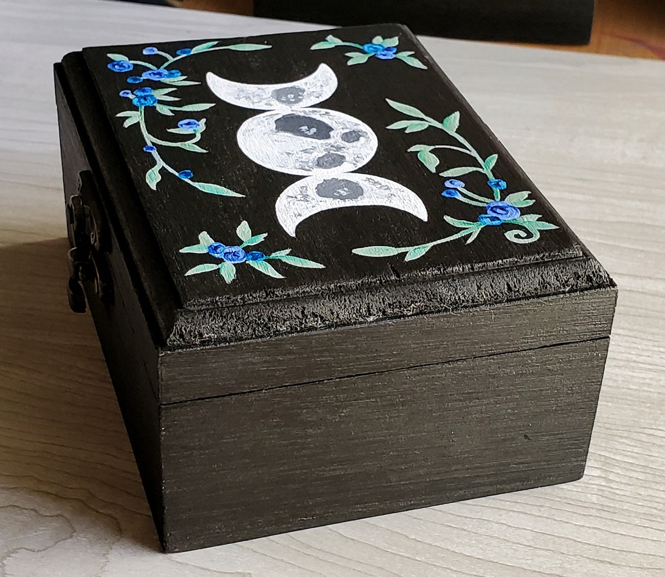 Moon Phase Hidden Gem Box (Black) – Mystic Earth