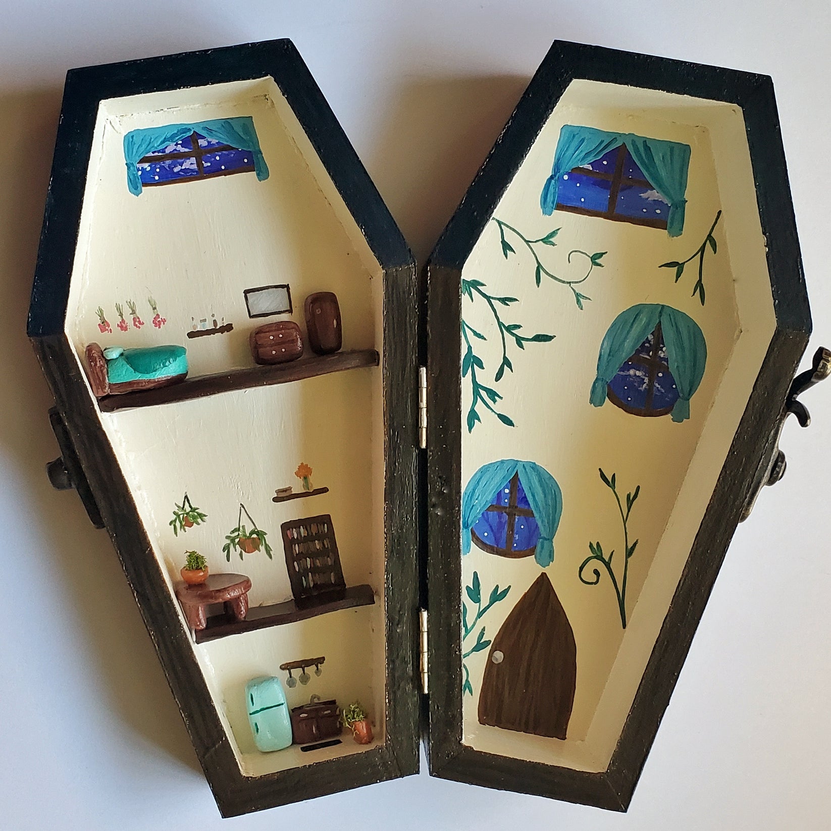 Fairy Cottage Coffin Dollhouse Sculpture – Mystic Earth